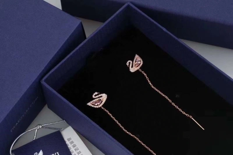Low-cost Swarovski Earrings