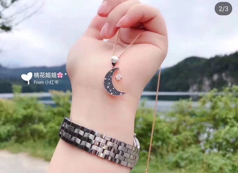 Low-cost Swarovski Necklaces