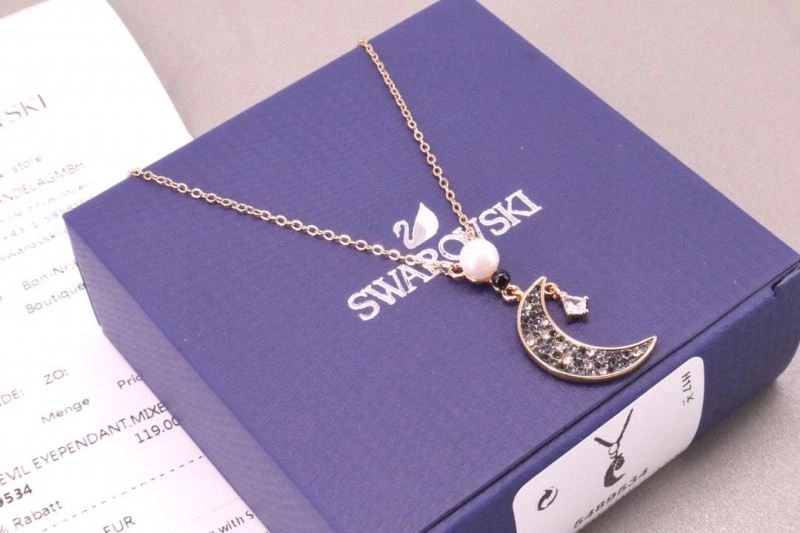Low-cost Swarovski Necklaces