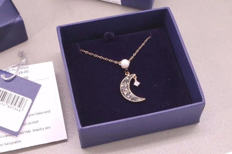Low-cost Swarovski Necklaces