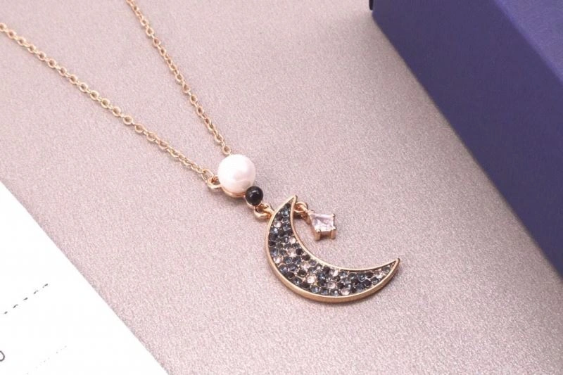 Low-cost Swarovski Necklaces