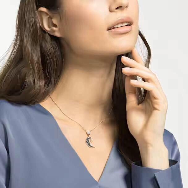 Low-cost Swarovski Necklaces