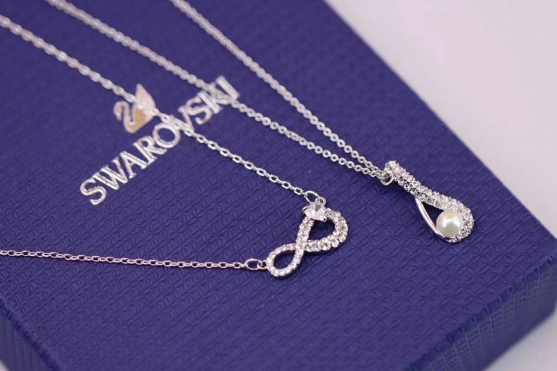 Accurate model Swarovski Necklaces