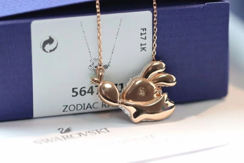 Accurate model Swarovski Necklaces