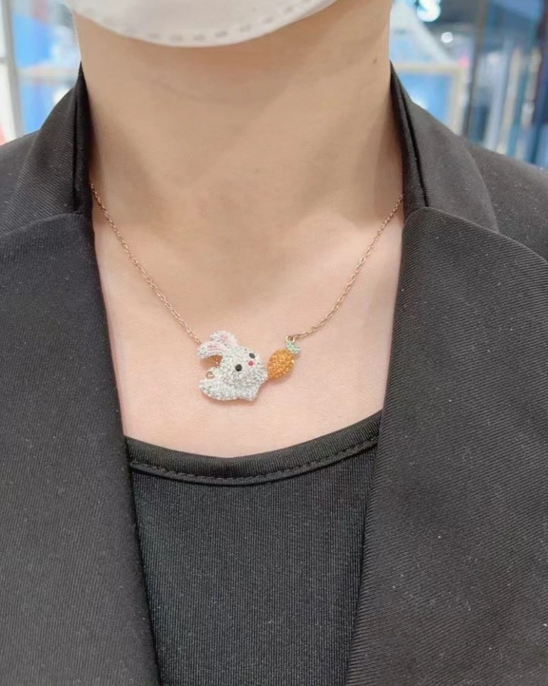 Accurate model Swarovski Necklaces