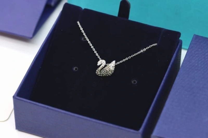 Low-cost Swarovski Necklaces