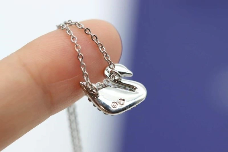 Low-cost Swarovski Necklaces