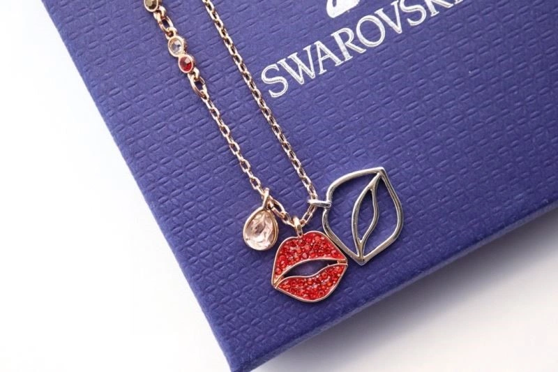 Low-cost Swarovski Necklaces