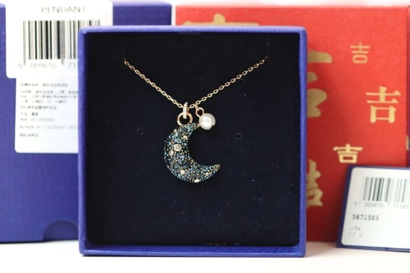 Low-cost Swarovski Necklaces