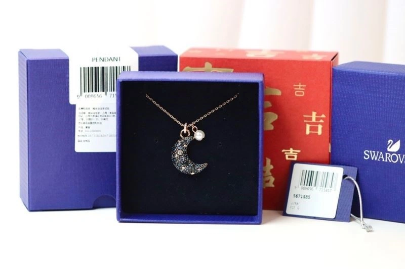 Low-cost Swarovski Necklaces