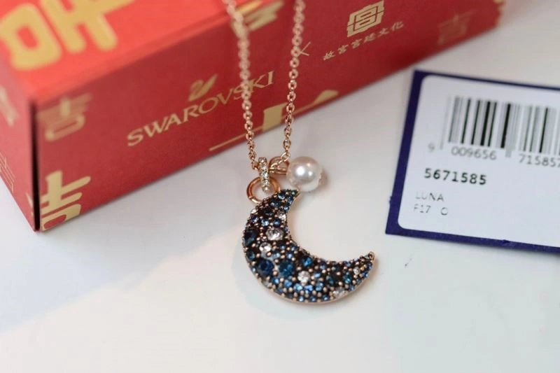 Low-cost Swarovski Necklaces