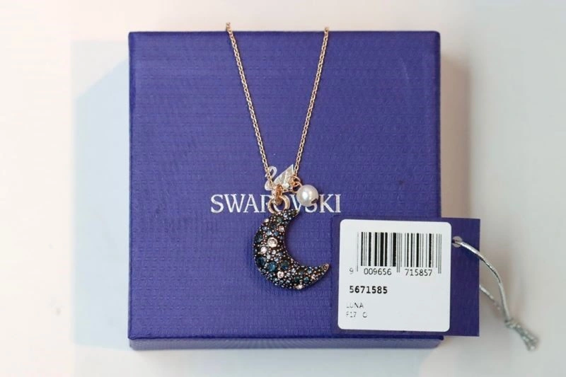 Low-cost Swarovski Necklaces