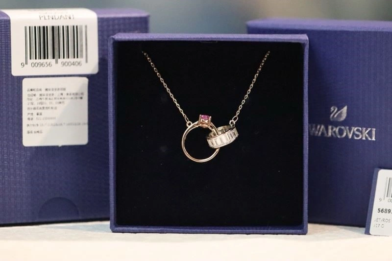 Accurate model Swarovski Necklaces