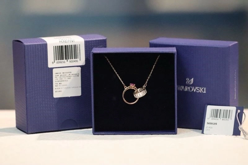 Accurate model Swarovski Necklaces