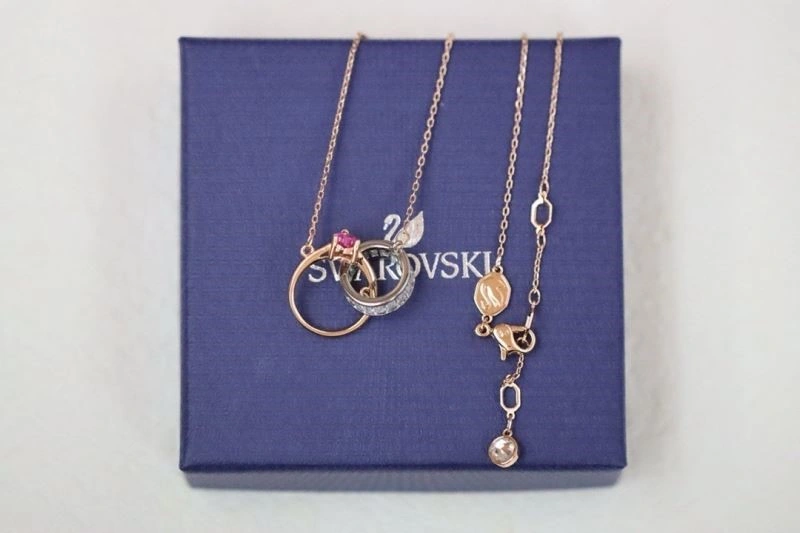 Accurate model Swarovski Necklaces
