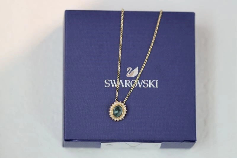 Indistinguishable Swarovski Necklaces
