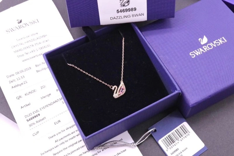 Low-cost Swarovski Necklaces