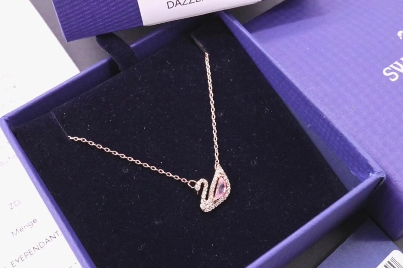 Low-cost Swarovski Necklaces