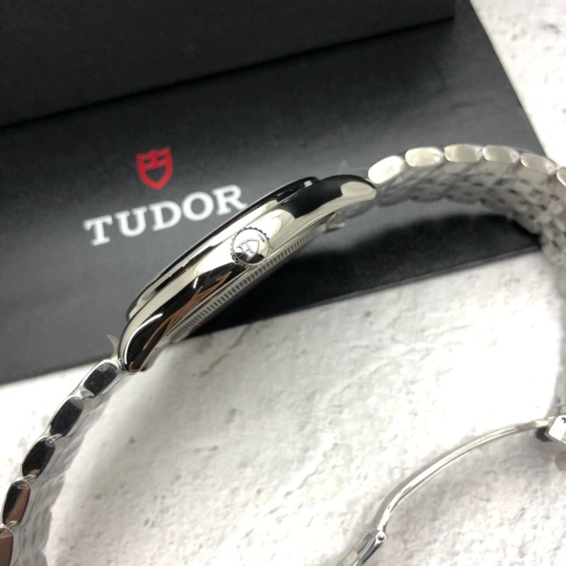 Top mirror TUDOR Watches