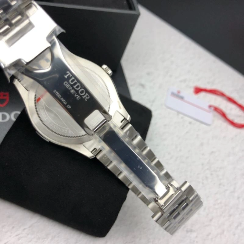 Top mirror TUDOR Watches