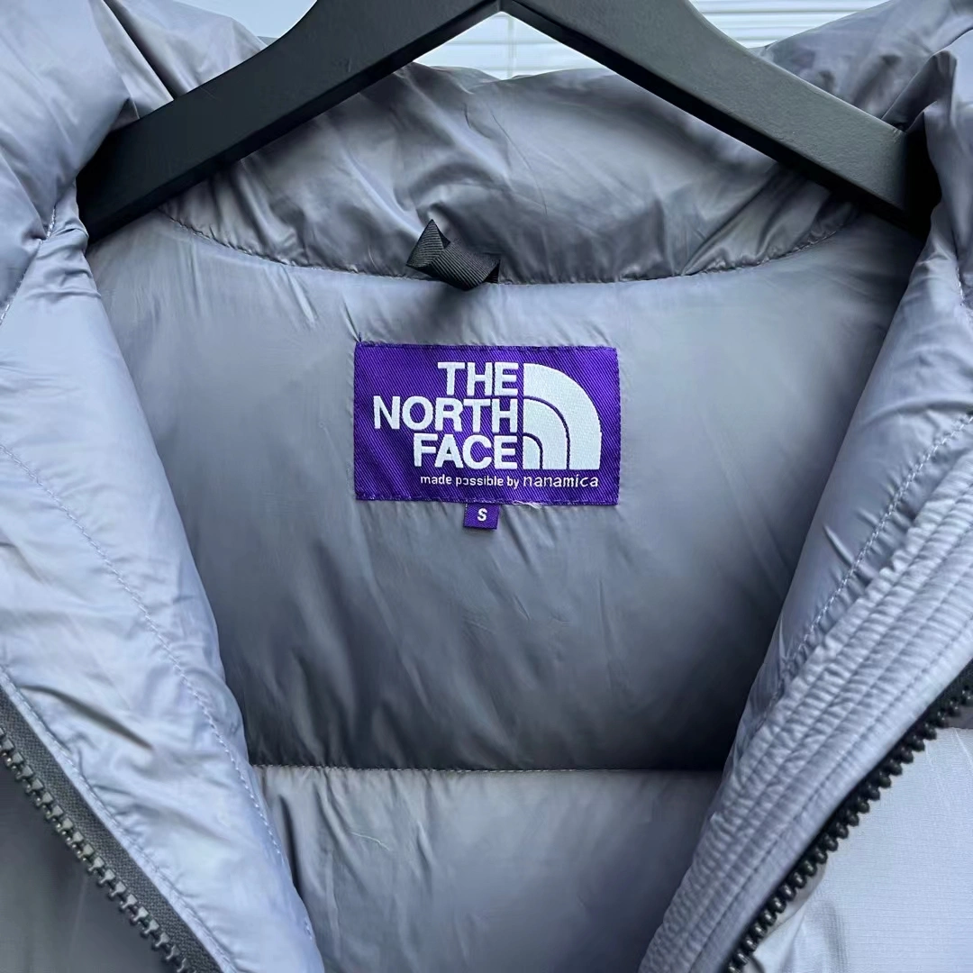 Accurate model The North Face Down Jackets