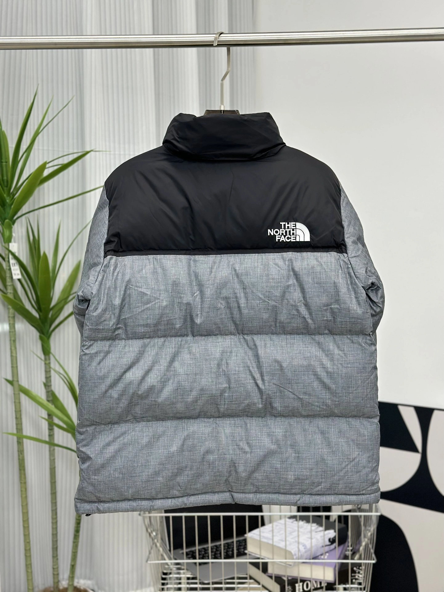 Bargain The North Face Down Jackets