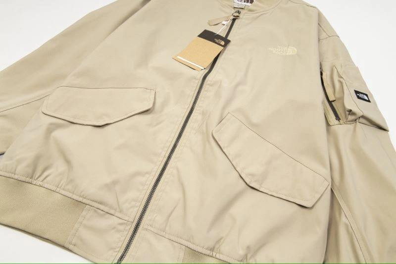 Accurate model The North Face Outwear