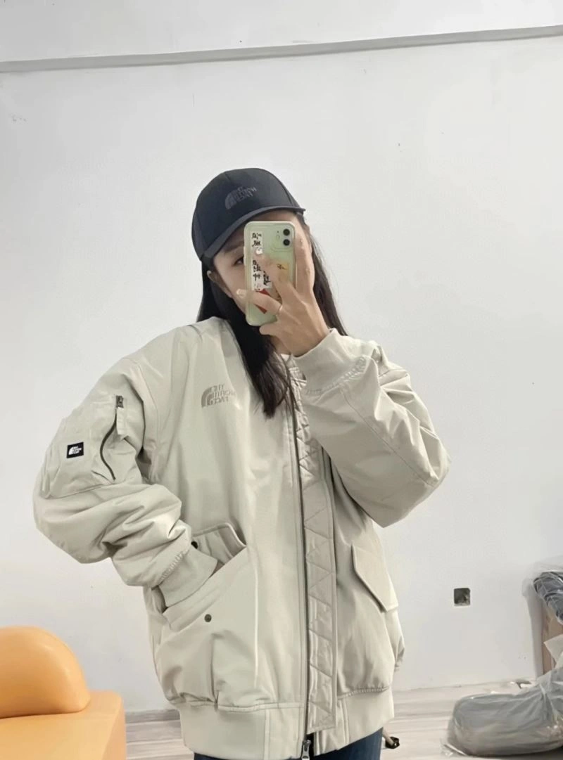 Accurate model The North Face Outwear