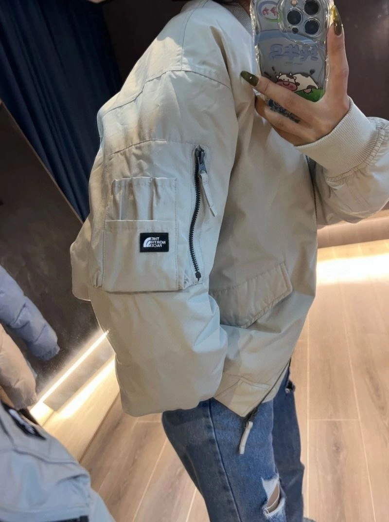 Accurate model The North Face Outwear