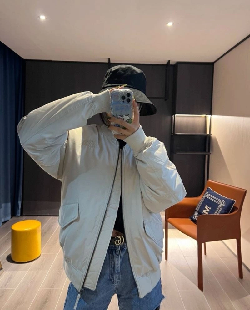 Accurate model The North Face Outwear