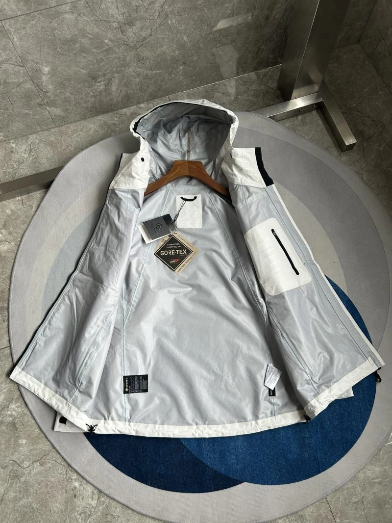 Indistinguishable The North Face Outwear