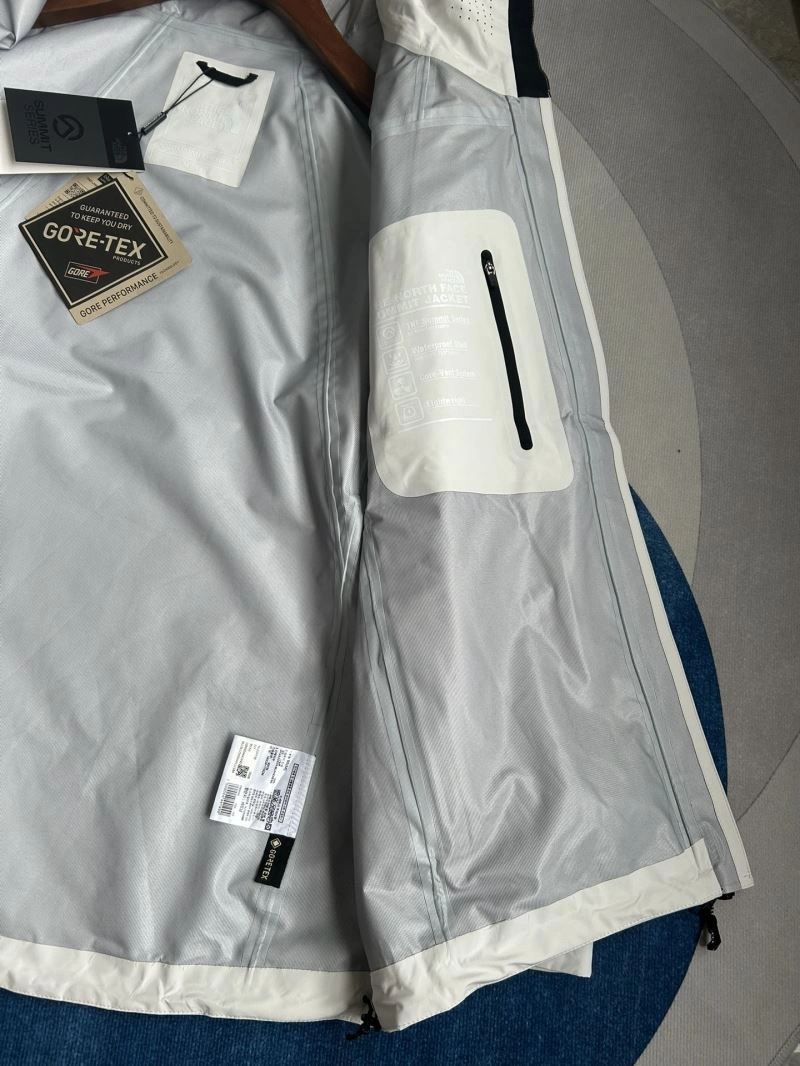 Indistinguishable The North Face Outwear