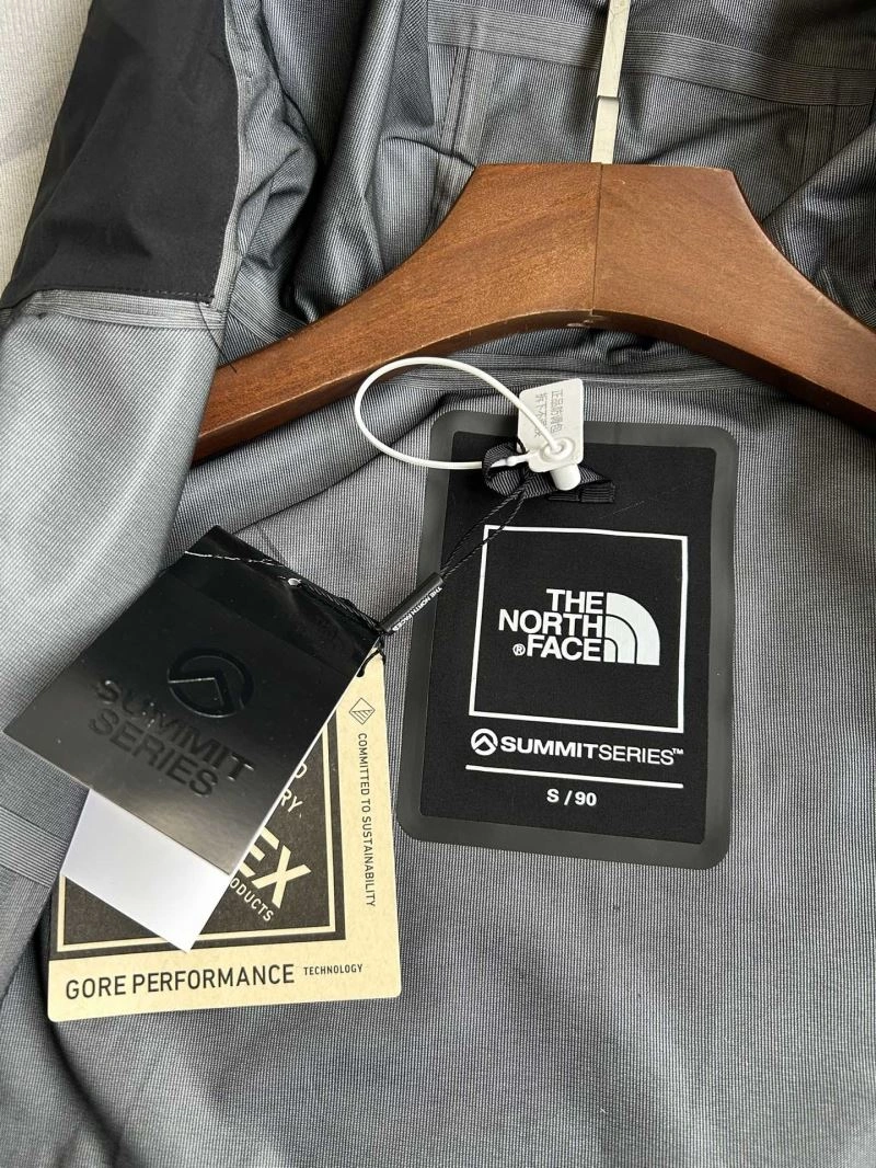 Affordable The North Face Outwear