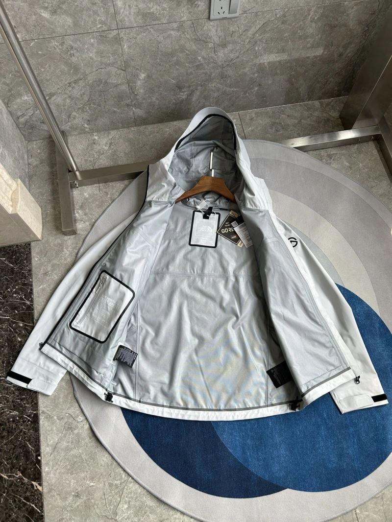 Indistinguishable The North Face Outwear