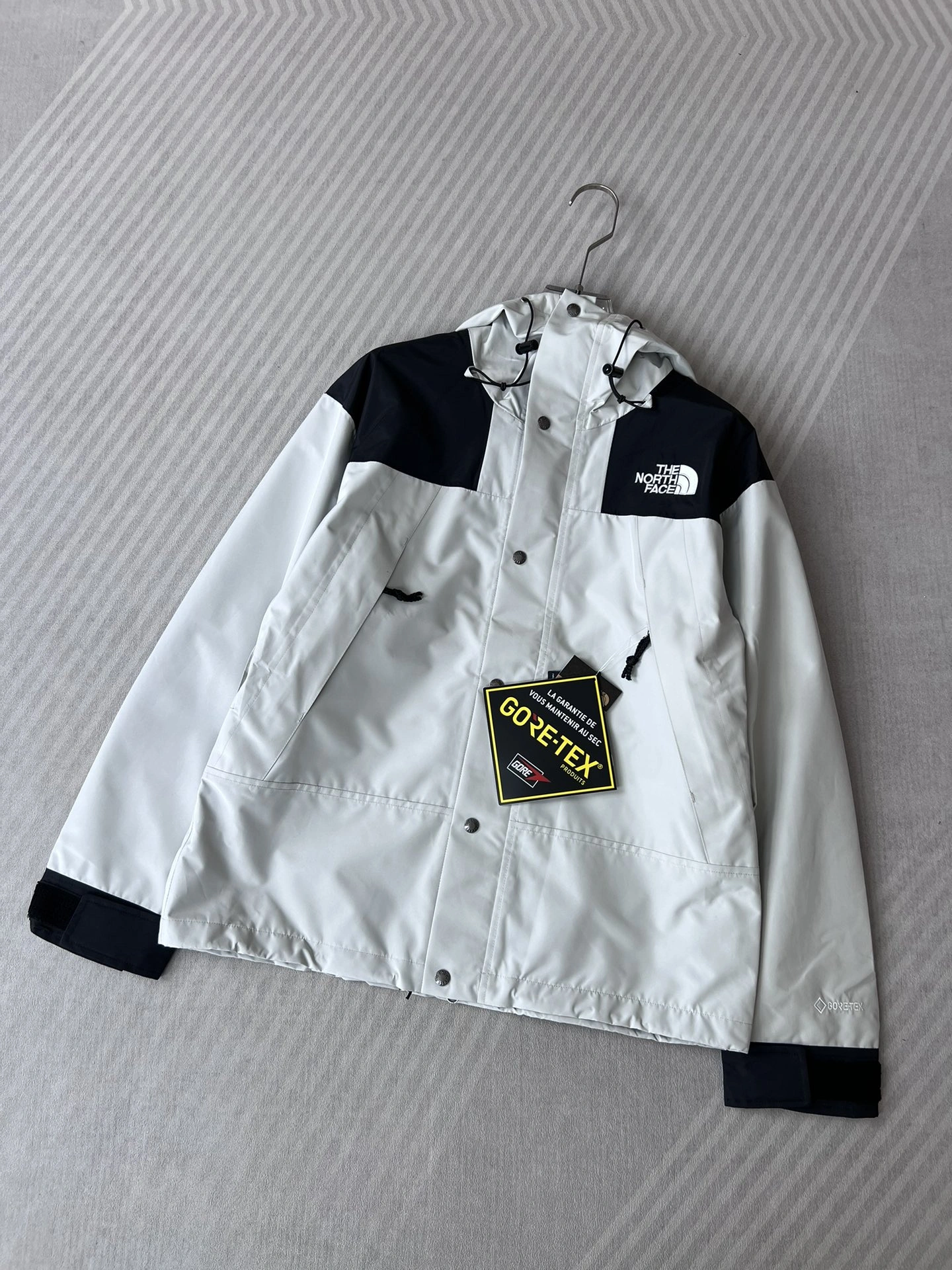 Accurate model The North Face Outwear