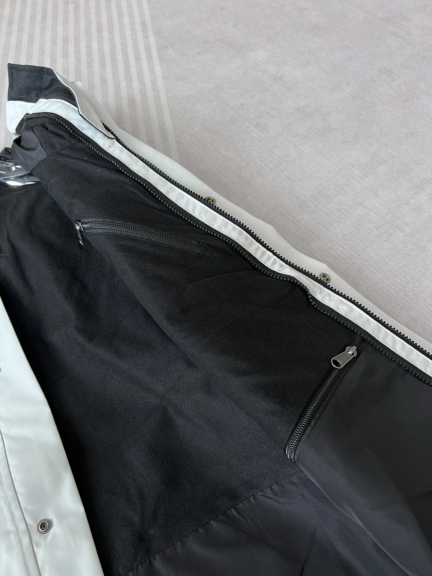 Accurate model The North Face Outwear