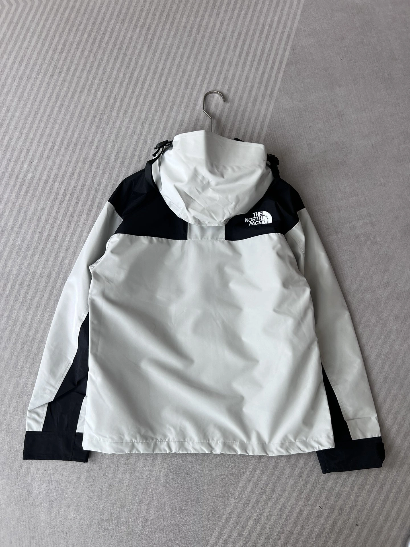 Accurate model The North Face Outwear