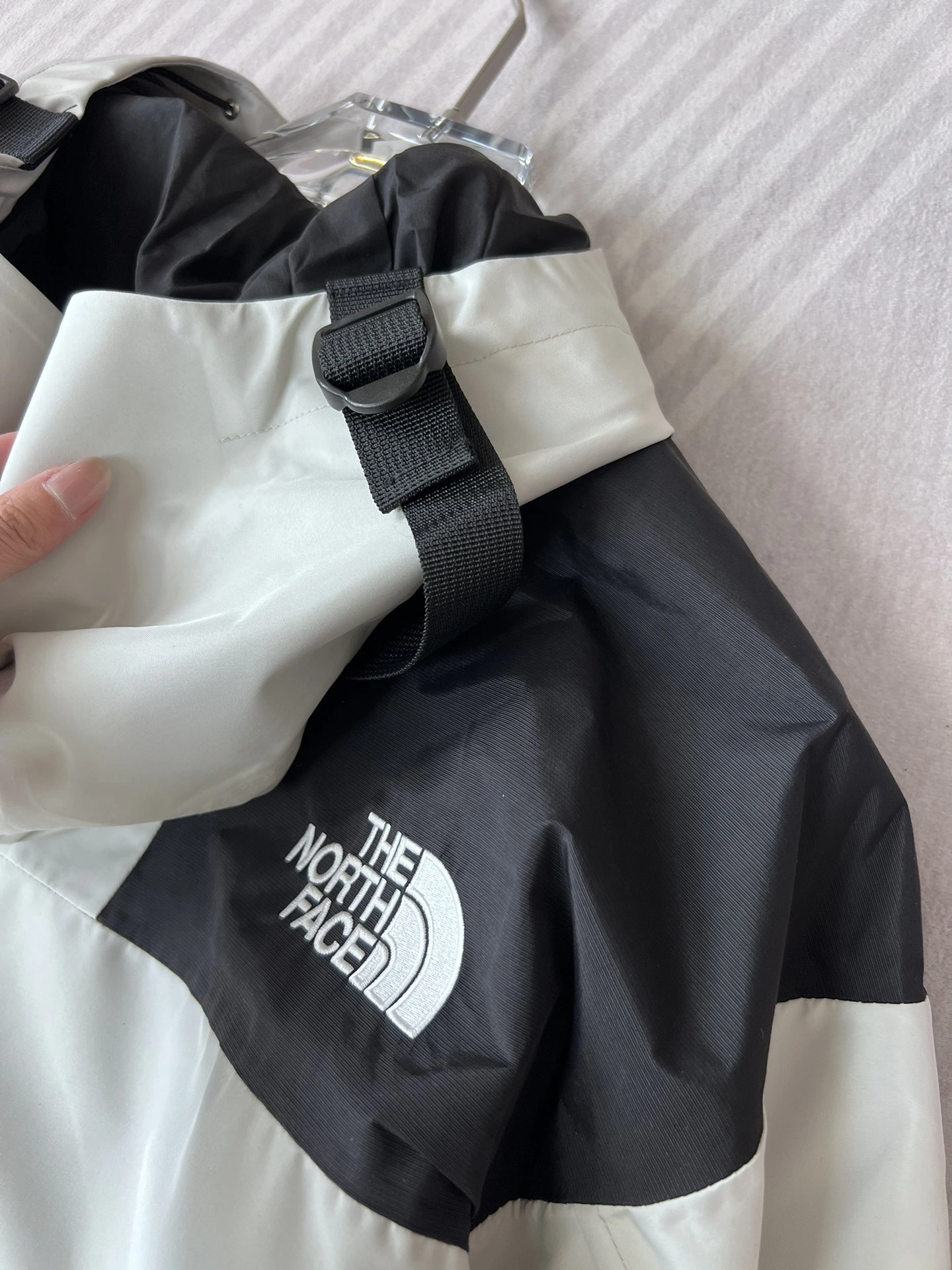 Accurate model The North Face Outwear