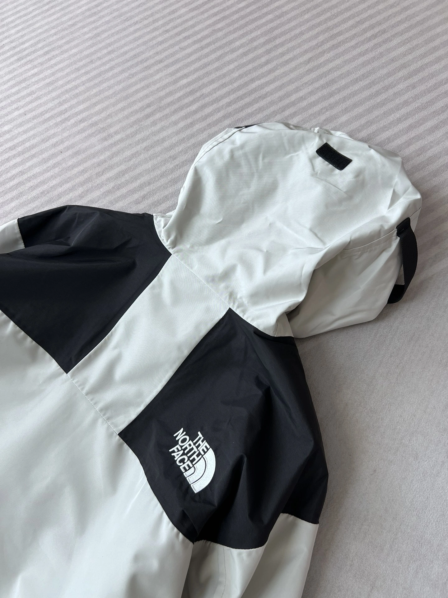 Accurate model The North Face Outwear