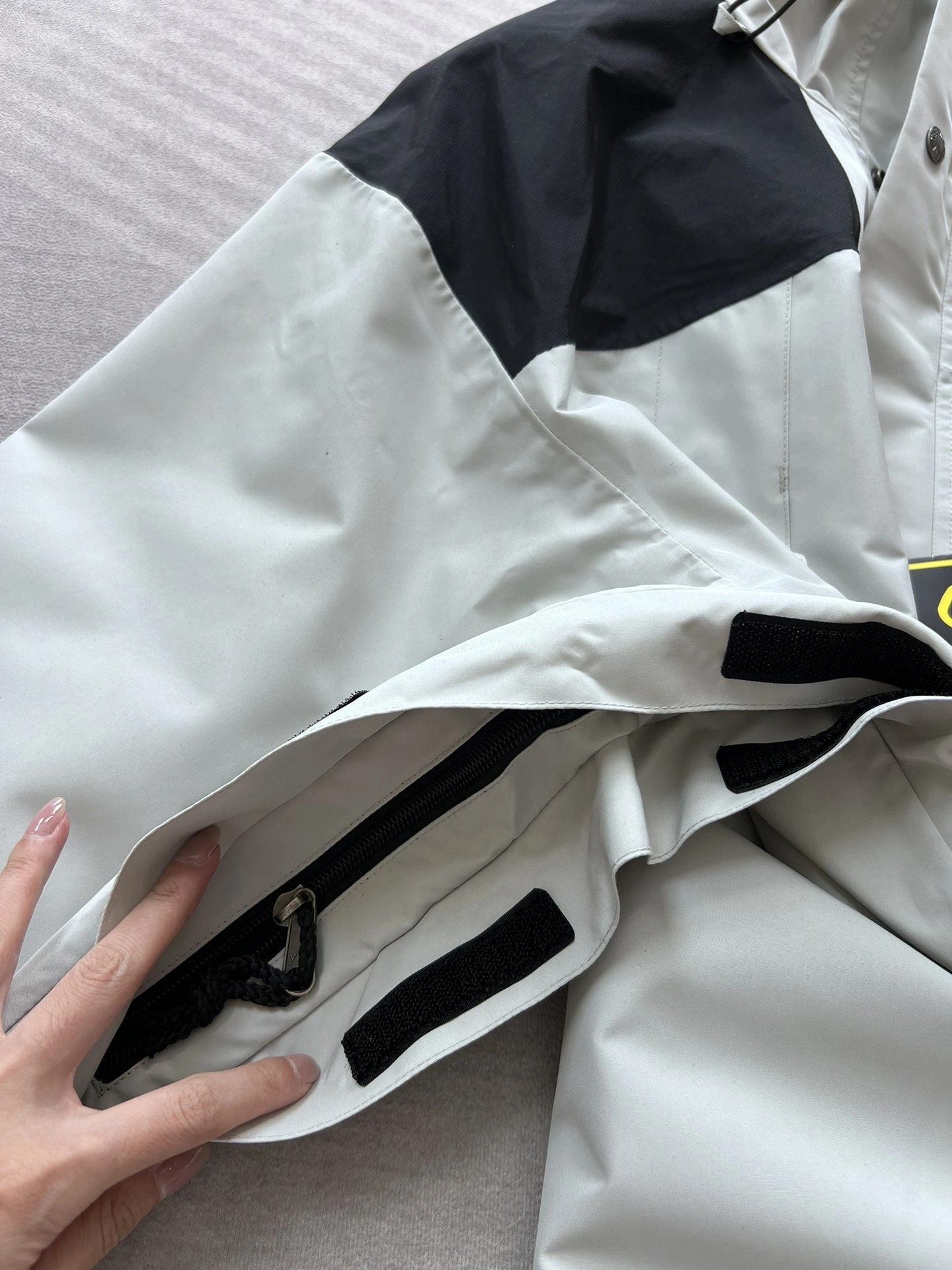 Accurate model The North Face Outwear