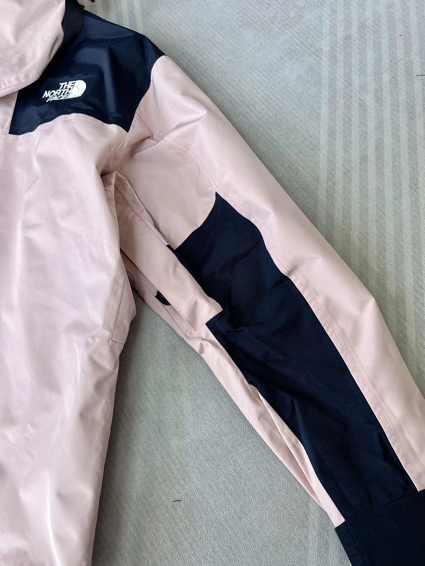 Brand-authenticated The North Face Outwear