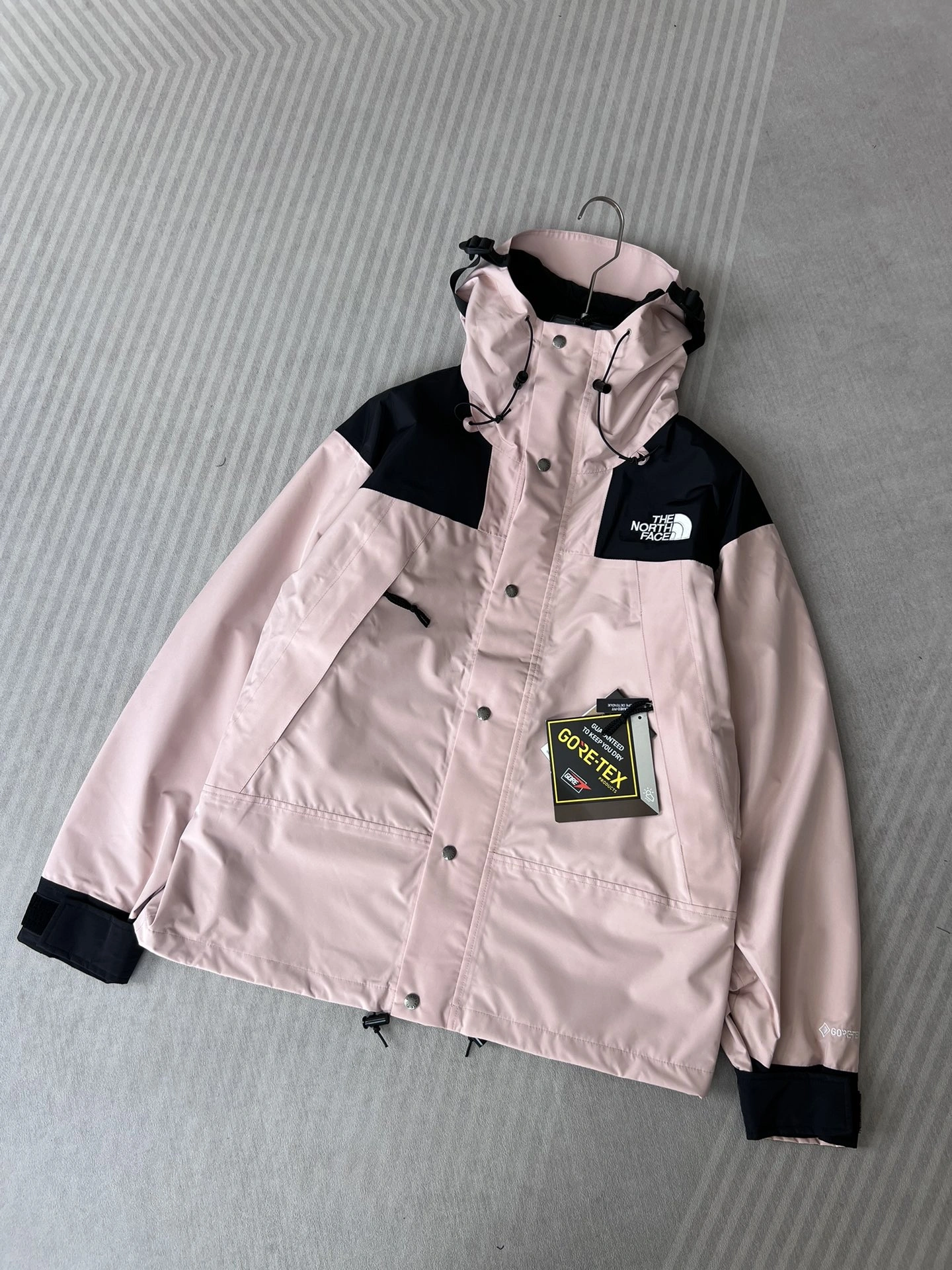 Brand-authenticated The North Face Outwear