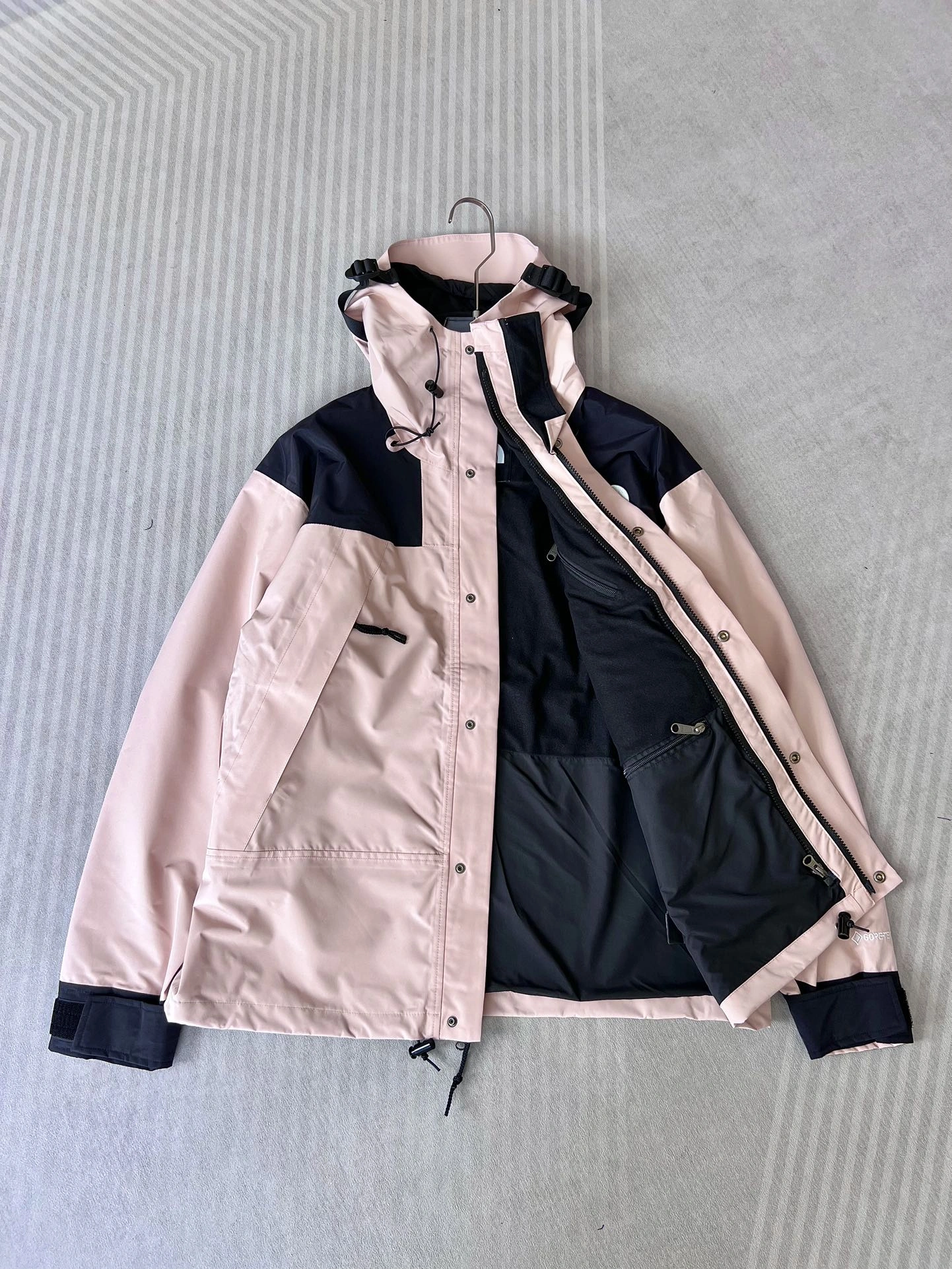 Brand-authenticated The North Face Outwear