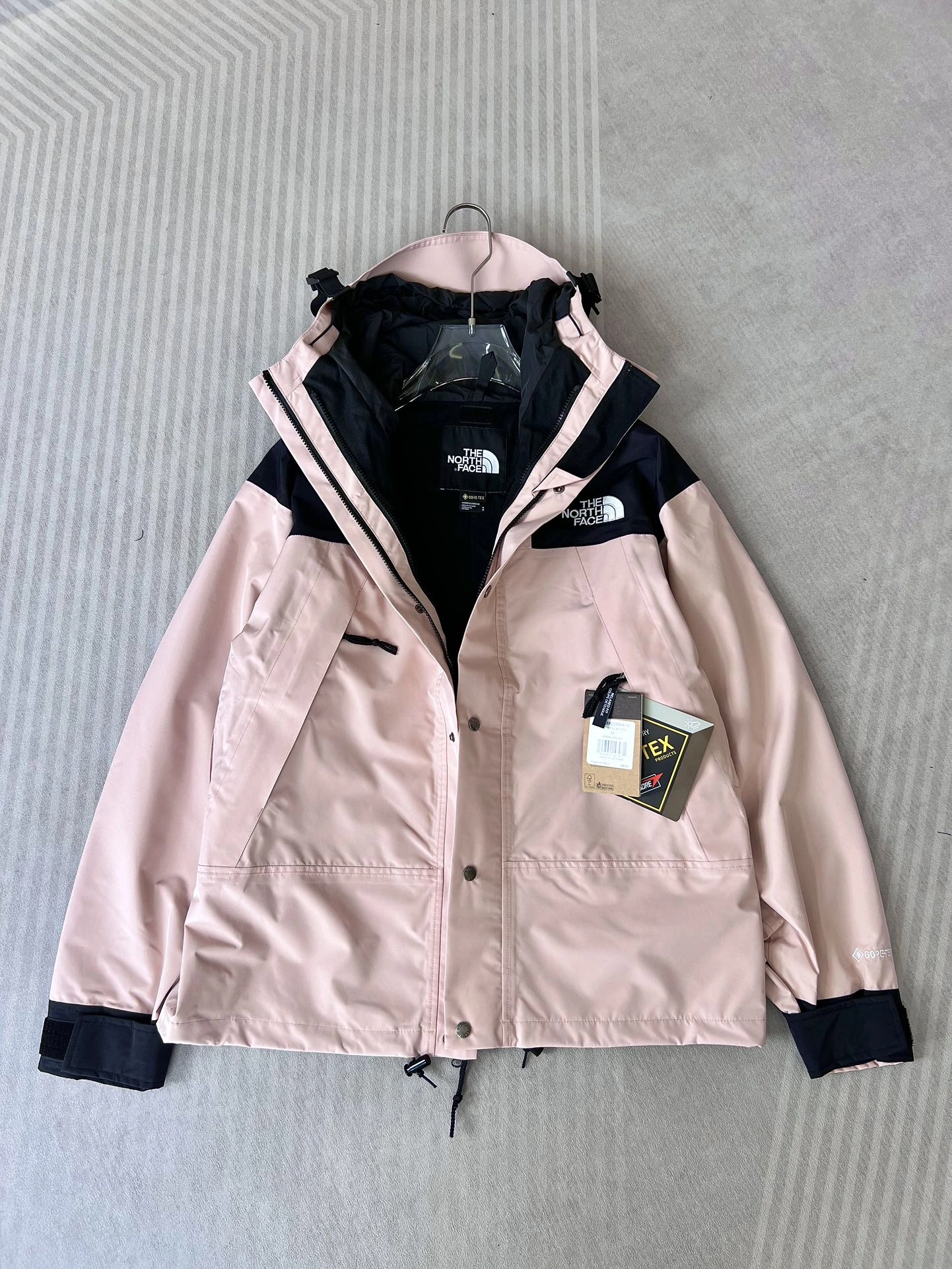 Brand-authenticated The North Face Outwear