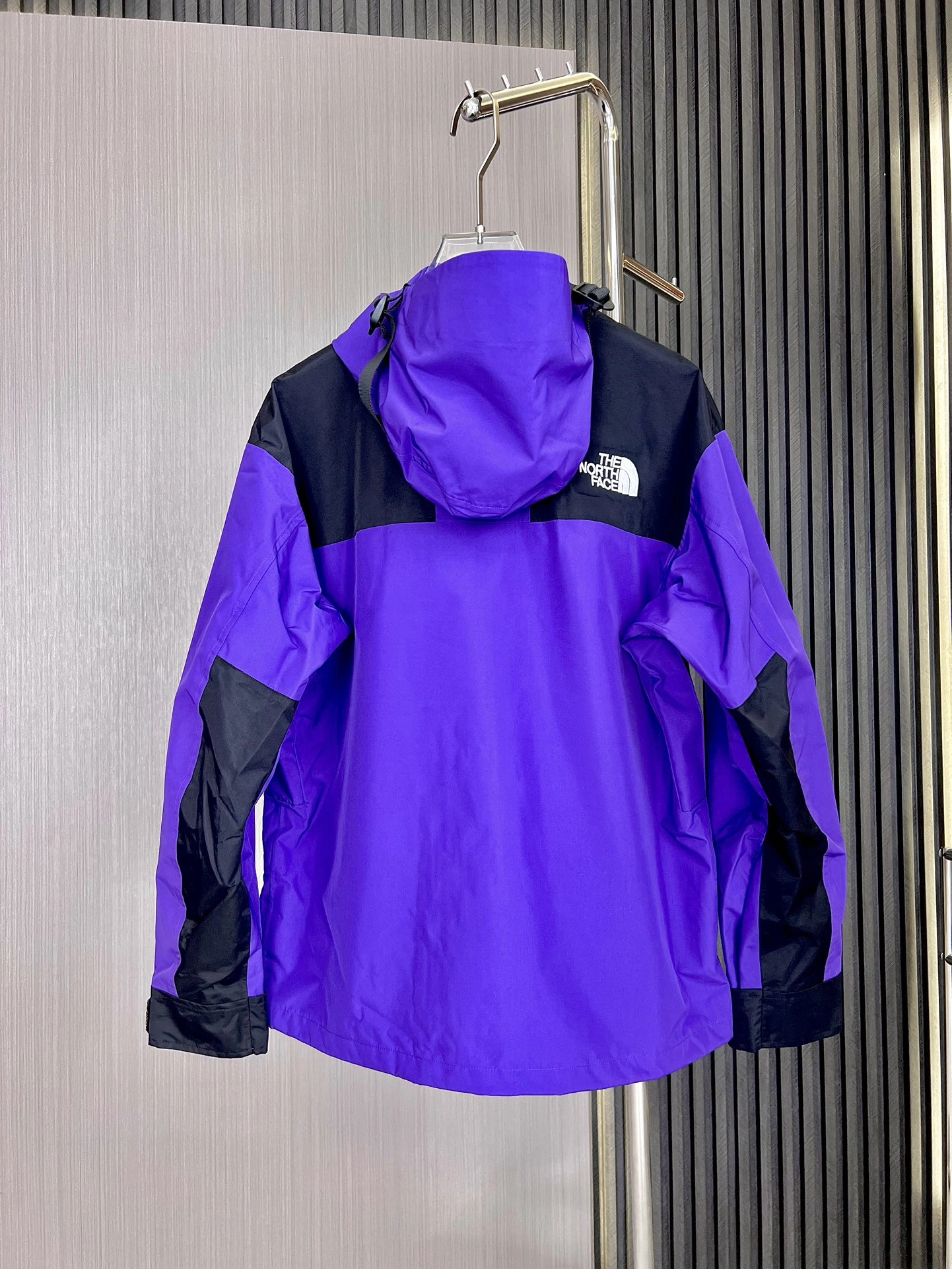 Bargain The North Face Outwear
