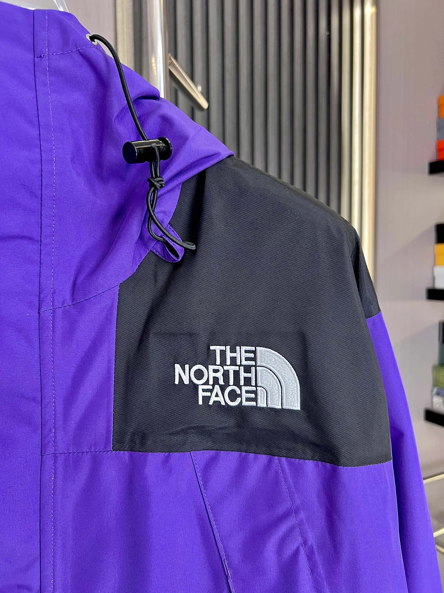 Bargain The North Face Outwear
