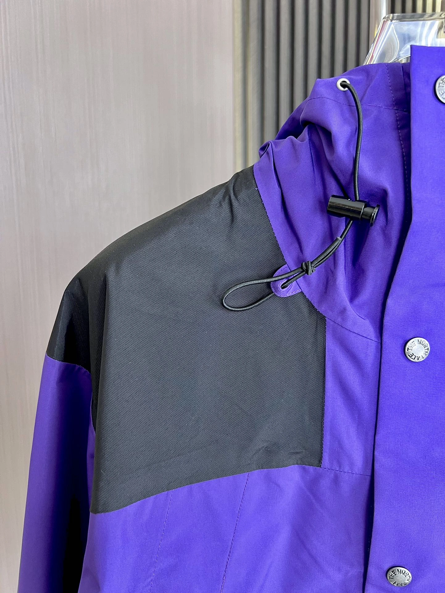 Bargain The North Face Outwear