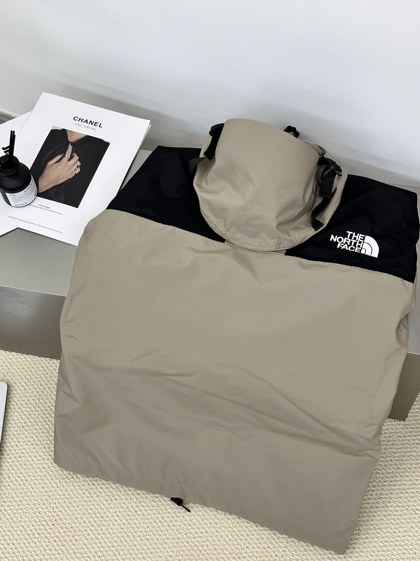 Accurate model The North Face Outwear