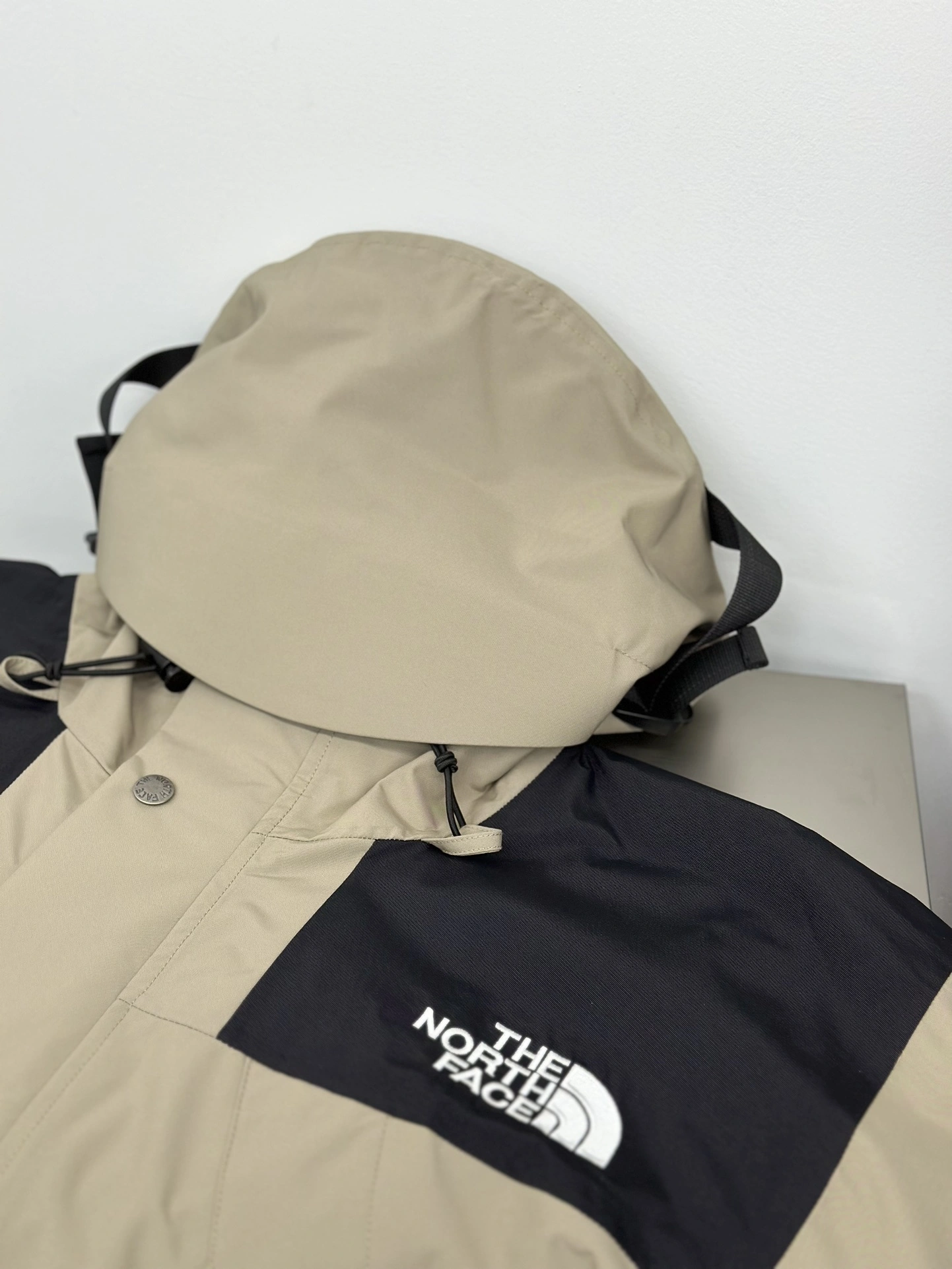 Accurate model The North Face Outwear