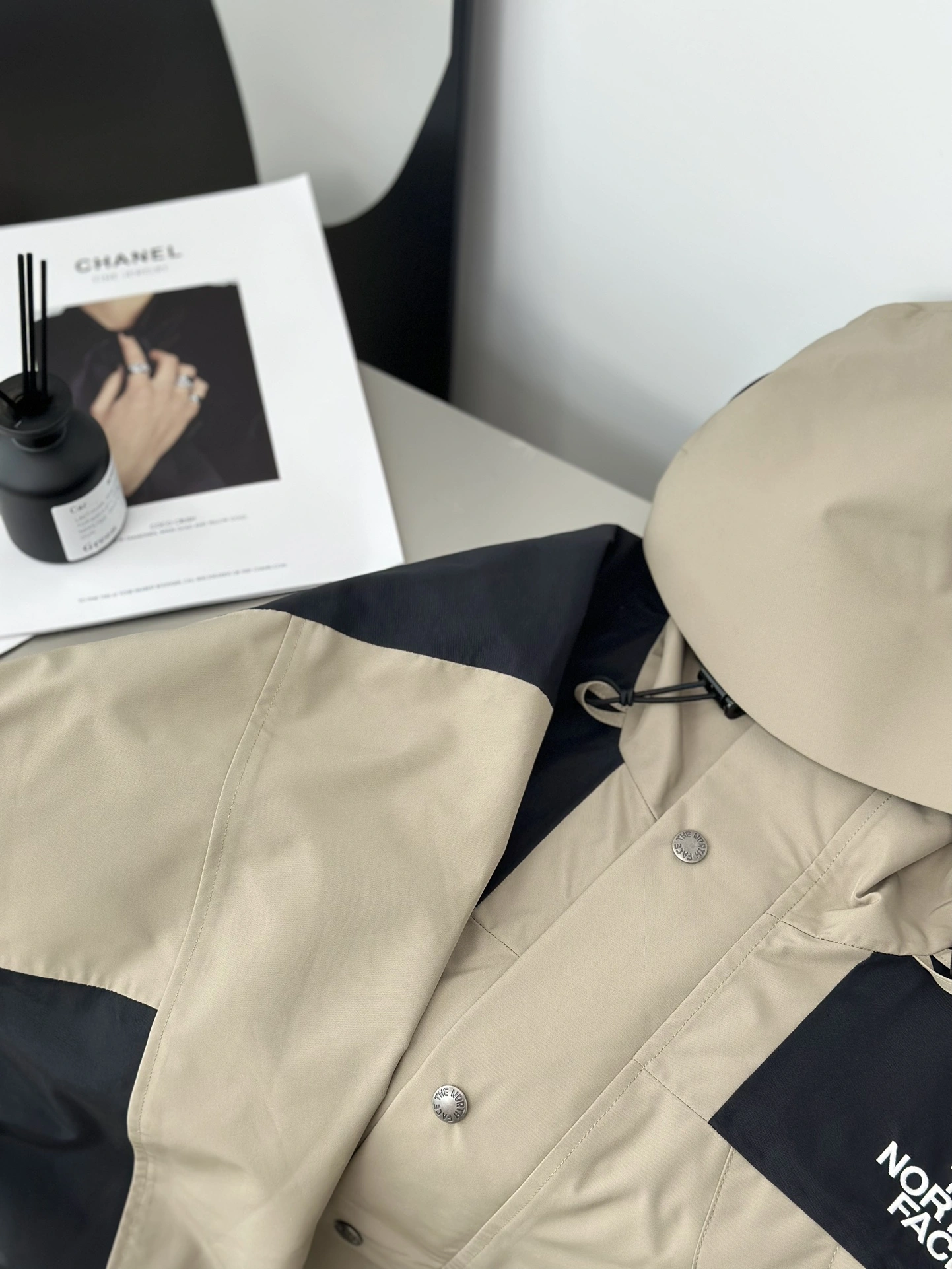 Accurate model The North Face Outwear